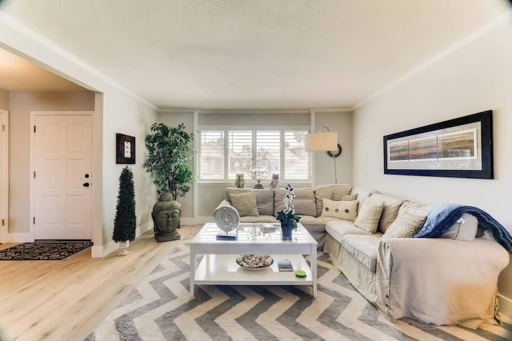 Charming 3 Bedroom Lake Front House With Fast Wifi In Discovery Bay - 브렌트우드