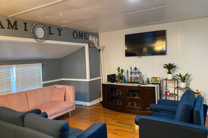 Tiger's House Is A Perfect Mobile Home Whith Special Amenities. - Houston, TX