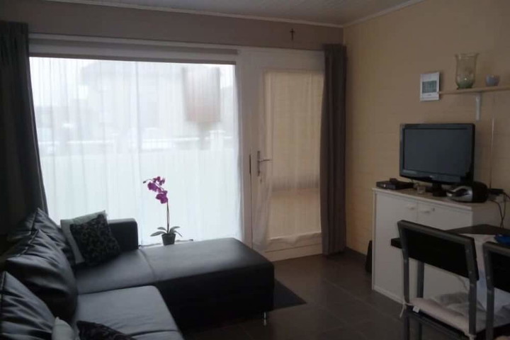 Appartement Op Gelijkvloers Met Tuin En Terras - Bredene