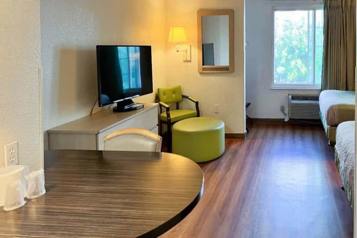 2 Full Beds | Non-smoking, Kitchen - Foster City, CA