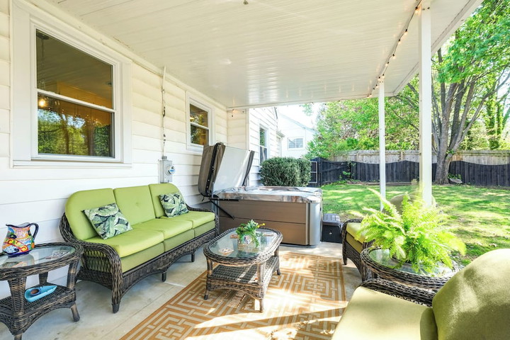 Pet-friendly Roanoke Retreat W/ Theater - Roanoke, VA