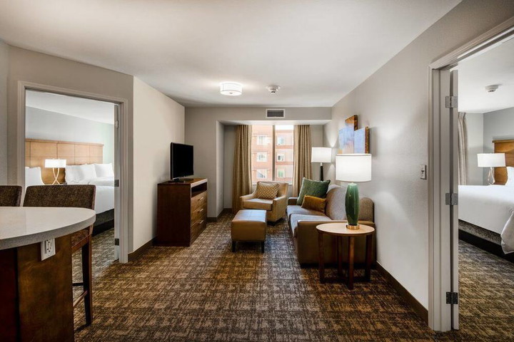 Accessible 2br Suite | Free Breakfast + Pool & Bbq - 스코츠데일