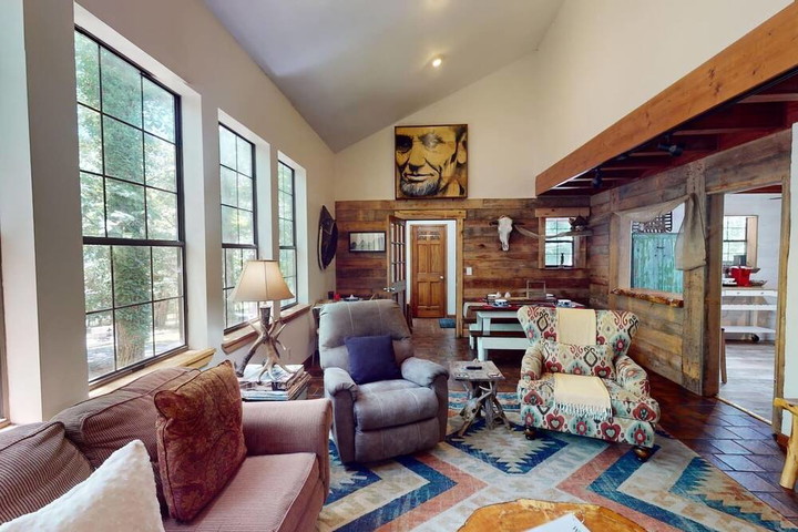 Rock Haven | Hot Tub, Fire Pit, Near Desoto - Alabama