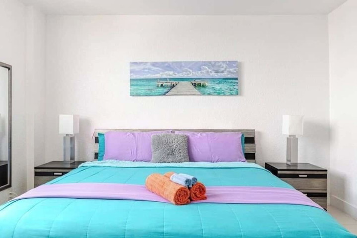 New Romantic Vacation Condo With Breathtaking Ocean And City View From Top Floor - Hallandale Beach, FL