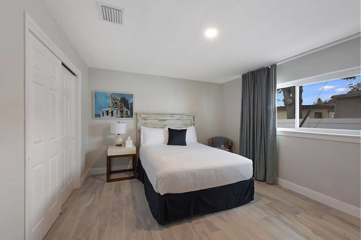 Deluxe Room With Queen Bed And Kitchenette - Clearwater, FL