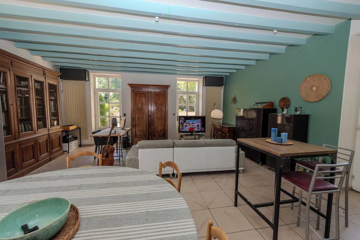 Former Hunting Lodge, Air-conditioned, Private Swimming Pool - Pérouges