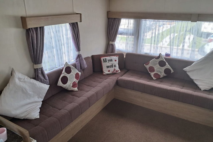 3 Bed Caravan - Sleeps 8 - Pets - Parking - Wifi - Wales