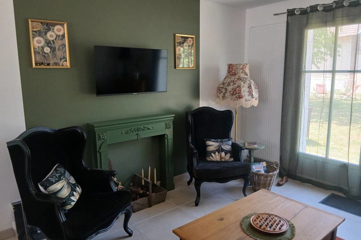 Maison De Campagne Style Cottage Tout En Recyclé - Aube