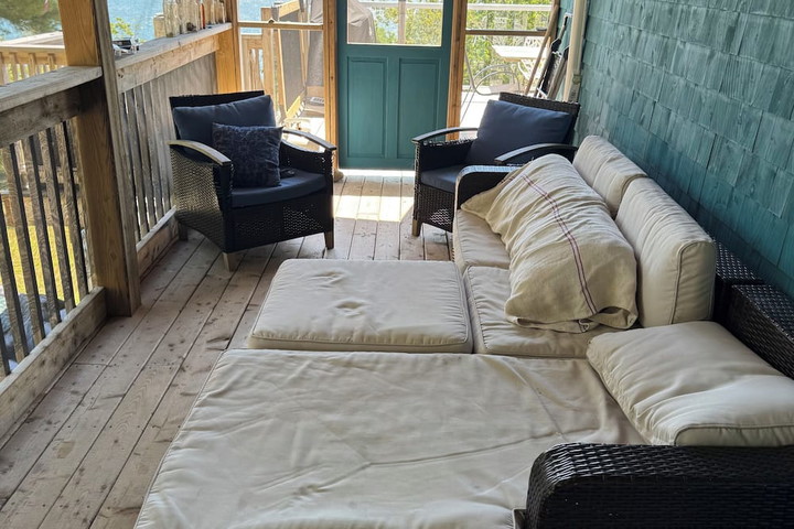 Lovely Oceanfront Cottage Just Outside Mahone Bay - Nova Scotia