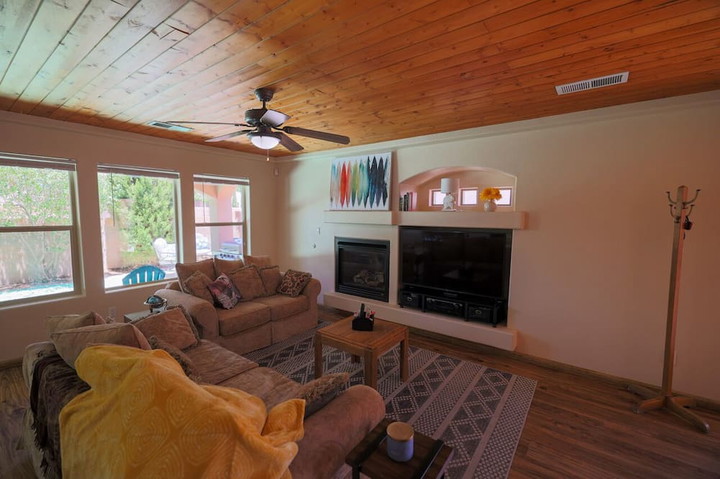 New Listed Home Near Balloon Fiesta Park!! Sleeps 10! - Rio Rancho, NM