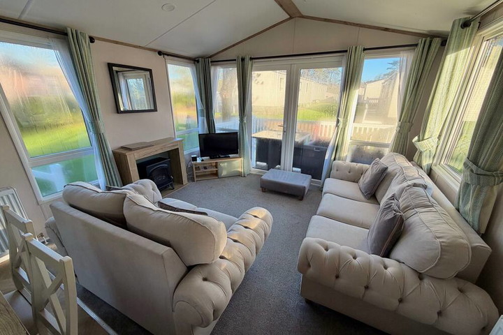 Classic Holiday Home For 4 With Large Decking, Cosy Family Escape On The Jurassic Coast - Lulworth Cove