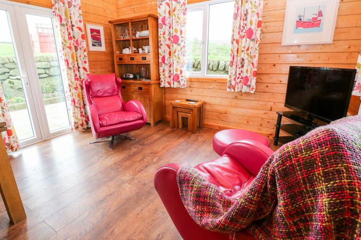 Borah Lodge, Pet Friendly, With Hot Tub In Mousehole - Mousehole
