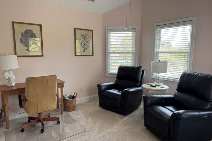 Swansboro Coastal Home With A Relaxing Wrap Around Porch And Sunroom - Swansboro, NC
