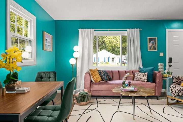 Art Deco Oasis: A Stylish Retreat - Peoria, IL