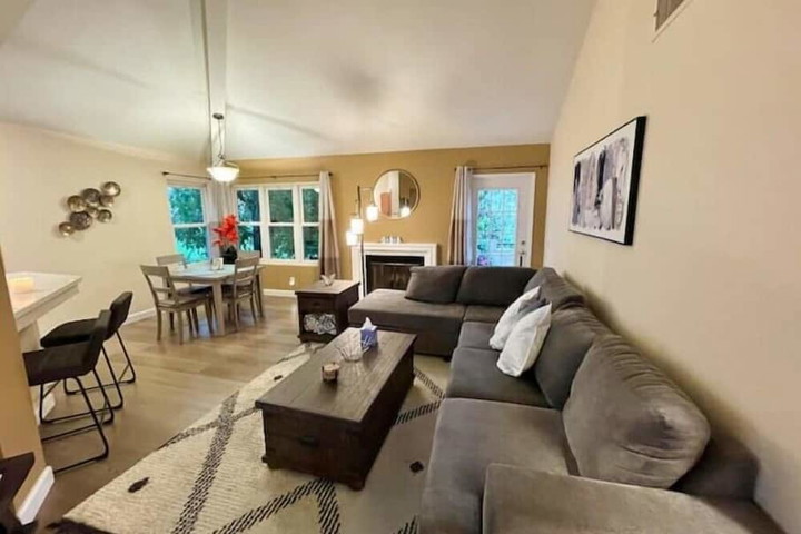Beautiful Laguna 2 Bedroom Condo - Ladera Ranch, CA