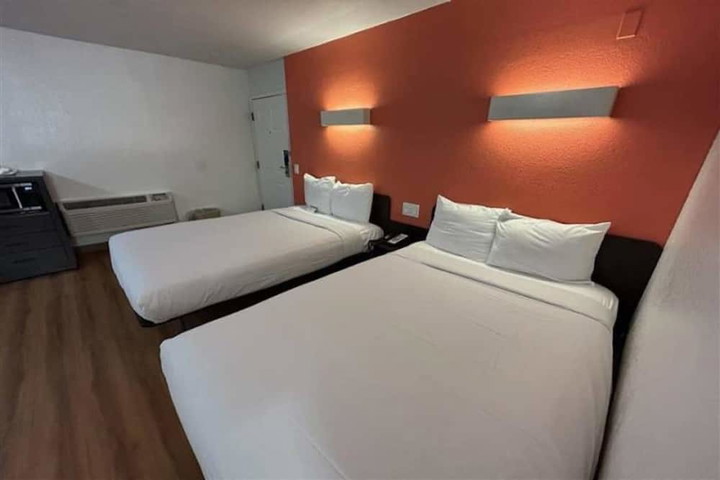 2 Full Beds|suite,smoking,micfridge - Jurupa Valley, CA