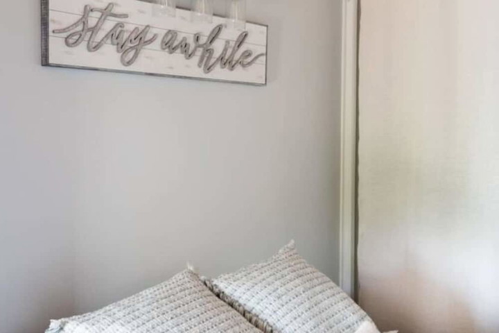Private Waterfront Loft - An Amazing Lake View - Kingsville
