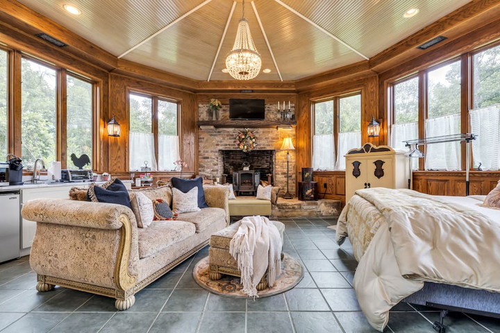 Magical Secluded Hideaway On A French Country Estate With Tranquil Creek & Ponds - Cleveland, TN