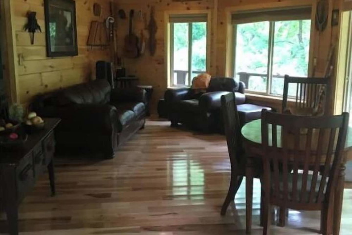 Riverfront! Private, Short Walk To Town - Hot Springs, NC