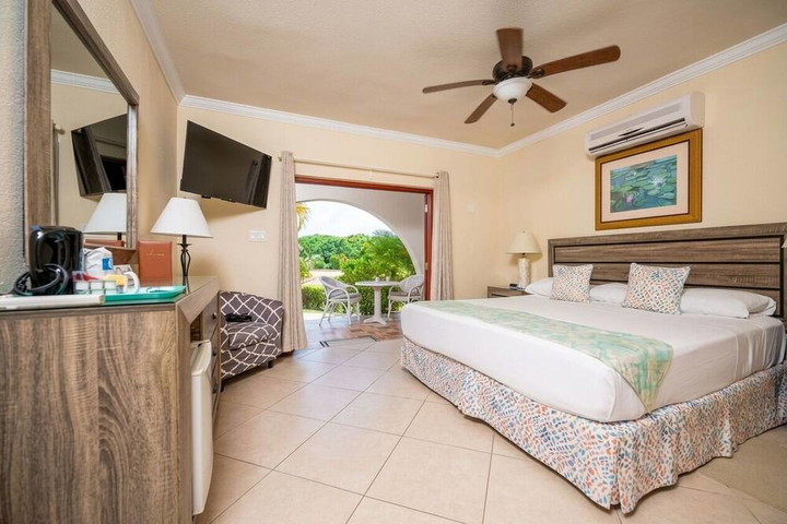 Pool & Fitness Center Access With Free Parking | 1.7 Miles To Heywoods Beach - Barbados