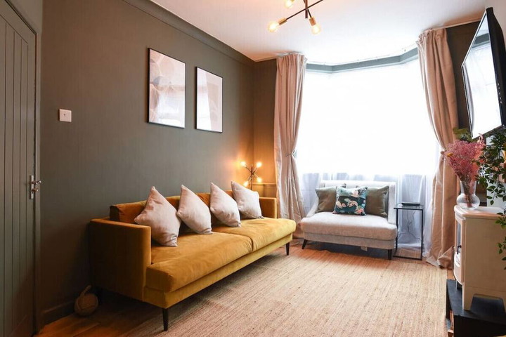 Stylish 3 Bedroom Getaway | City Central - Havant