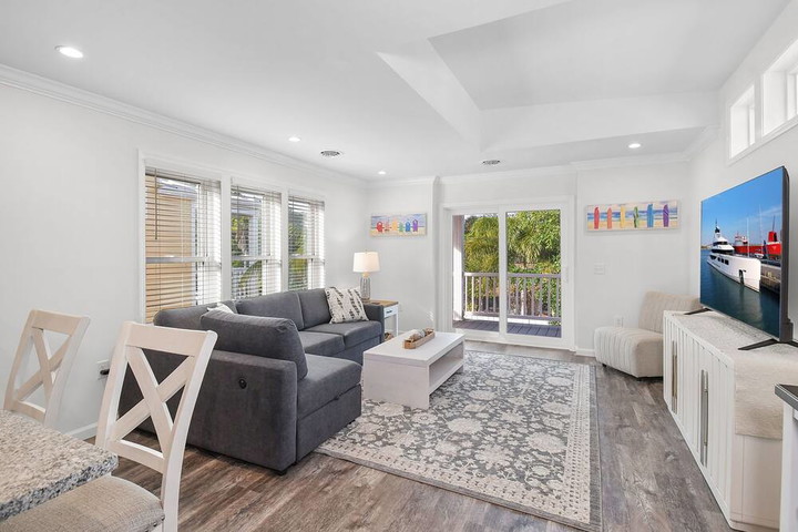 Coastal Retreat Relaxing, Eco-conscious Getaway Near Beaches. - Stuart, FL