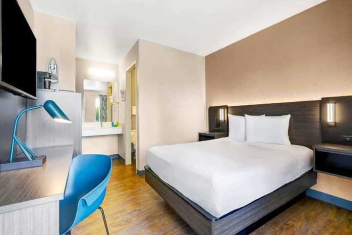 1 Full Bed | Ada/tub - Woodinville, WA