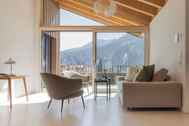 Design21 Large Chalet - 5 Bedrooms, 5 Bathrooms, Hot Tub & Mountain View - Innsbruck