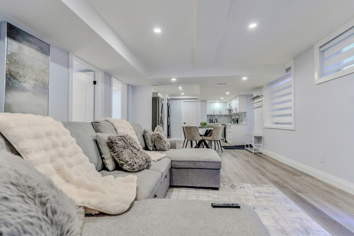 Luxurious Unit In Hyde Park - London, Ontario