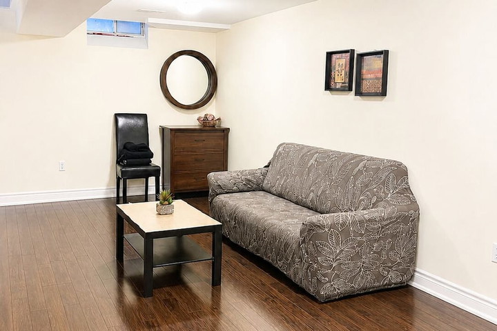 Affordable Spacious Private Suite| Ensuite Bath | Free Parking | Pearson Airport - Brampton