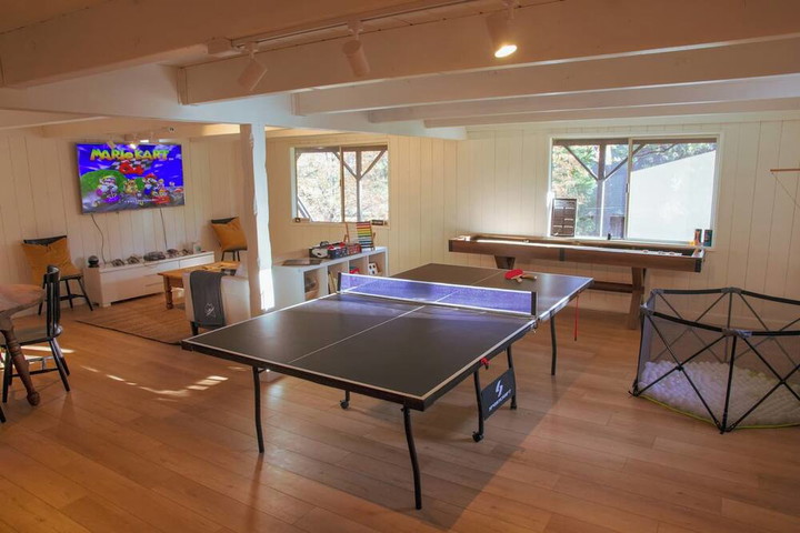 Baumhaus Lake Arrowhead - Family & Dog-friendly Cabin W/ Game Room & Fenced Yard - Lake Arrowhead, CA