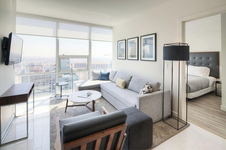 Enjoy City Views With One King Bed And One Queen Bed And Two Bathrooms. - Pasadena, CA