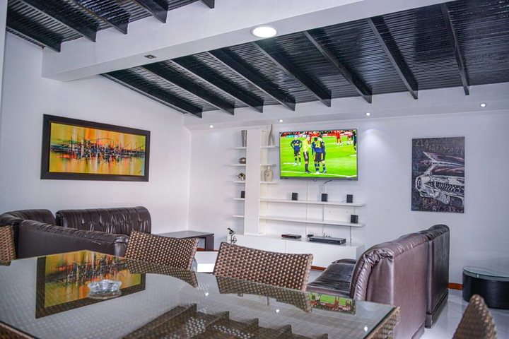 6 Bedroom 7 Bath Ac, Hot Tub Balcony Poblado. No Guest Fees No Register Guests. - Medellín