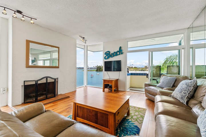 Bayfront Penthouse! Labor Day Open! Sleeps Up To 12! Walk To Food, Shops, Ocean! - San Diego, CA