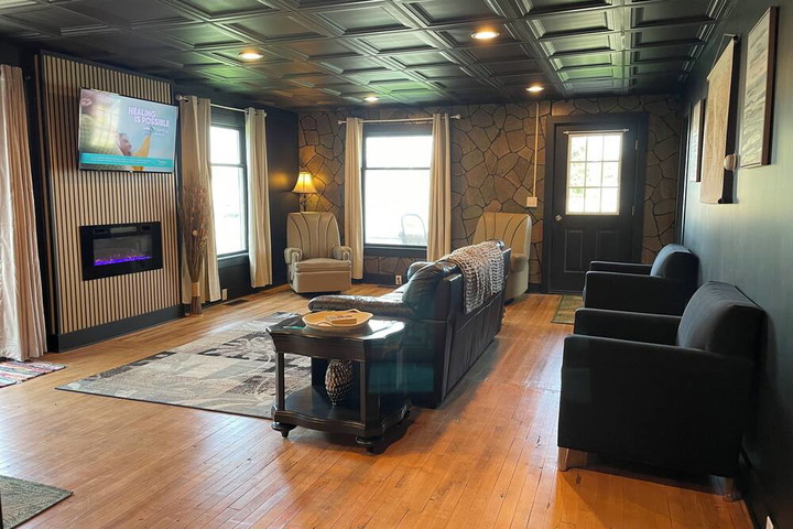 Nibi House - In Town 3br Home W/ Fire Pit, Large Driveway & Pet-friendly - East Jordan, MI