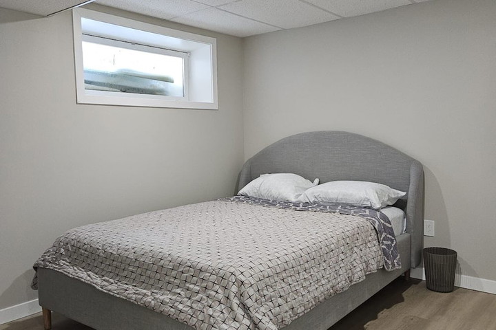 Charming And Exclusive 2-bedroom Basement In Winnipeg With Wifi, Ac - Winnipeg