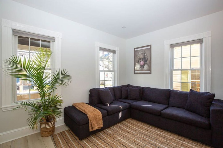 Prime Location In Town W Parking! Walk To Beach, Shops & Harbor-sleeps 9 - Salem, MA