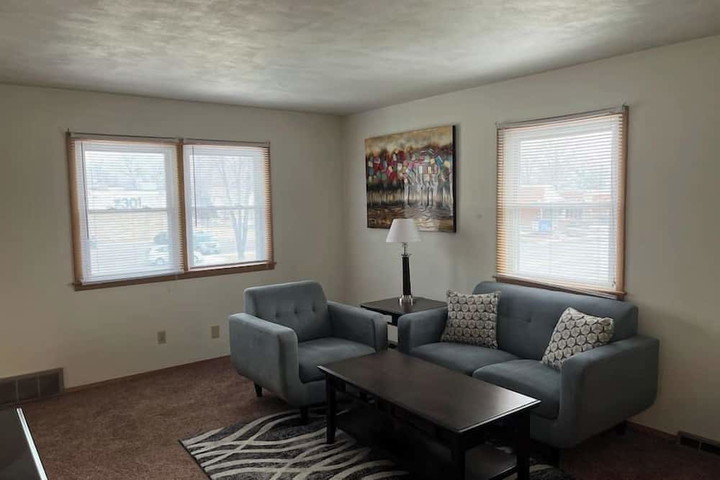 Close To Downtown - 2 Queen Beds - Springfield, IL