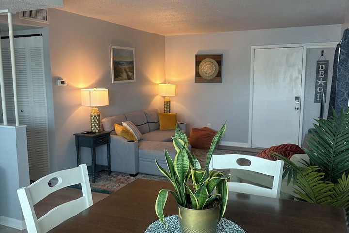 Updated 2027! Charming 2bedroom, 2bathroom Wifi, Ac In Fabulous Treasure Island - Treasure Island, FL