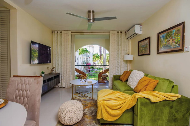 Heart Of Ocho Rios-free Beach Access-king Bed-pool-free Wifi-family Sized Apart. - Ocho Rios