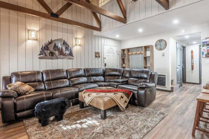 Updated Cabin Retreat Near The Village. 2 Bedrooms+loft-sleeps 8 Comfortably! - Mammoth Lakes, CA