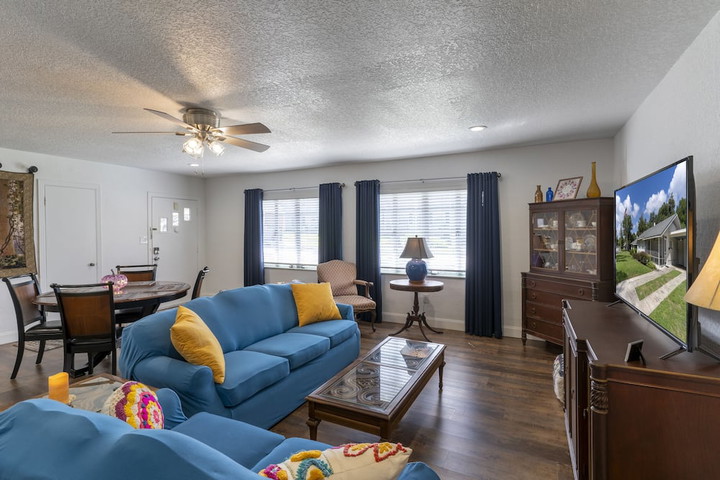 Walk 5 Blocks To Downtown Dining & Shopping. 2 Br, 2 Bath - Mount Dora, FL