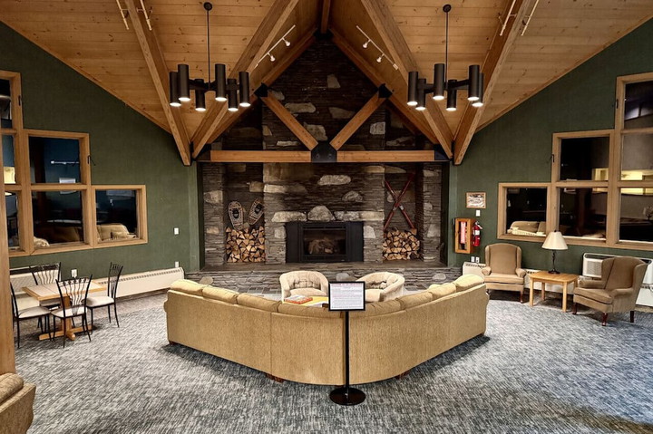 Loft Condo Sleeps 5 - Private King Bedroom, Indoor Pool & Hot Tub, Loon - New Hampshire (State)