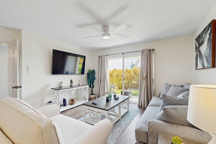 Beautiful Condo Near Beaches And Activities With Pool Access And Golf Course View - St. Petersburg, FL