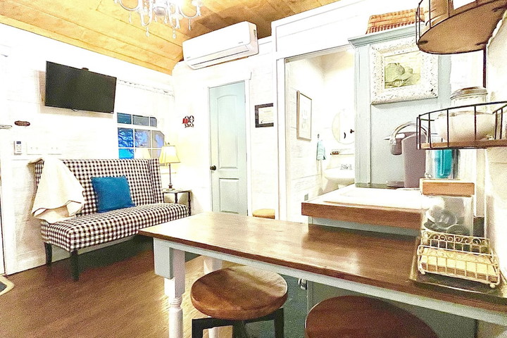 Romantic Hill Country Cottage! Perfect Country Location But Minutes From Town. - Texas