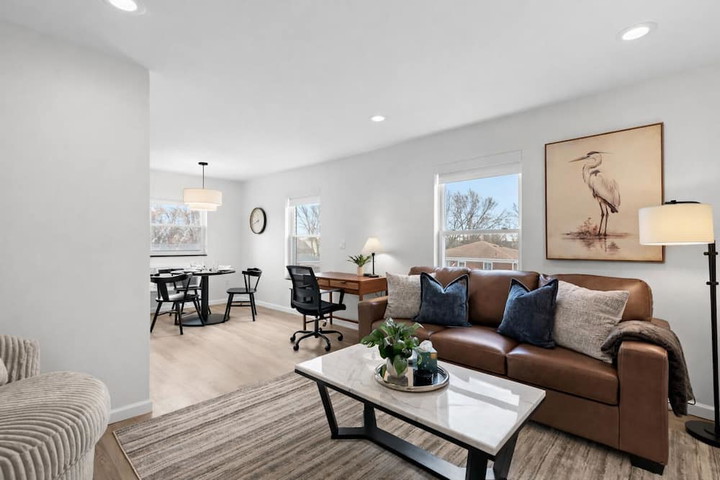 Spacious 1br End Unit - Sterling Heights, MI