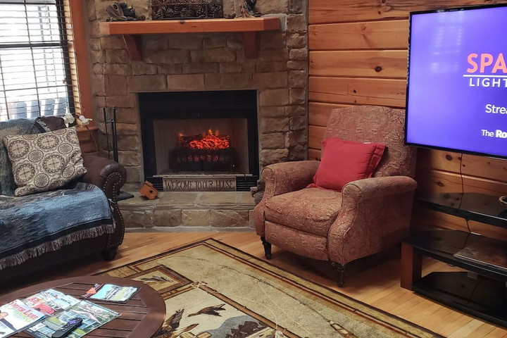 Cute, Cozy Log Cabin On Beautiful Smith Lake, Arley Al (Year Round Deep Water) - Alabama