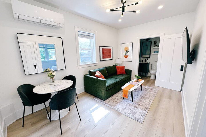 Cozy Neighborhood Escape: Near Northwestern-chicago-beaches & More - Evanston, IL