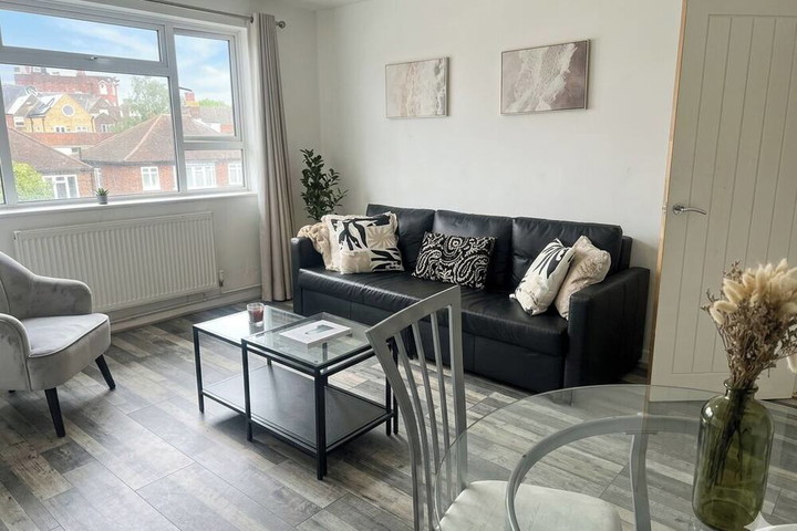Central Wimbledon Apartment With 2 Bedrooms, Free Parking, Fast Wifi - Londra