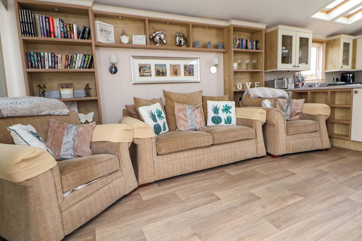 Hazel Park Lodge Hp4, Pet Friendly, Character Holiday Cottage In Rhyl - North Wales